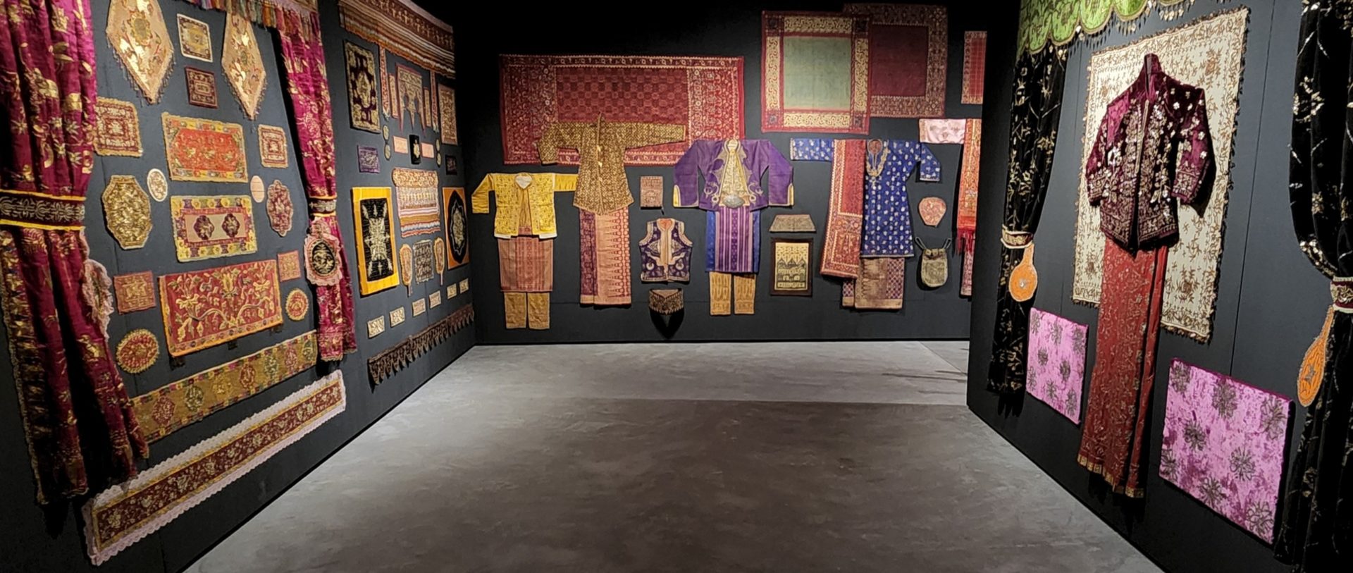 Kenali John Ang, pengumpul tekstil yang terjatuh hati dengan Dunia ...