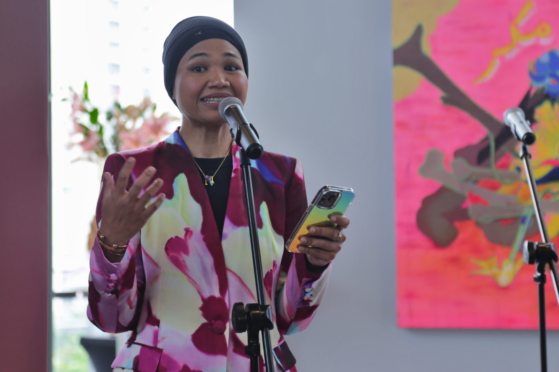 Deklamasi sajak Vivy Yusof di pembukaan pameran In Her Eyes - BASKL