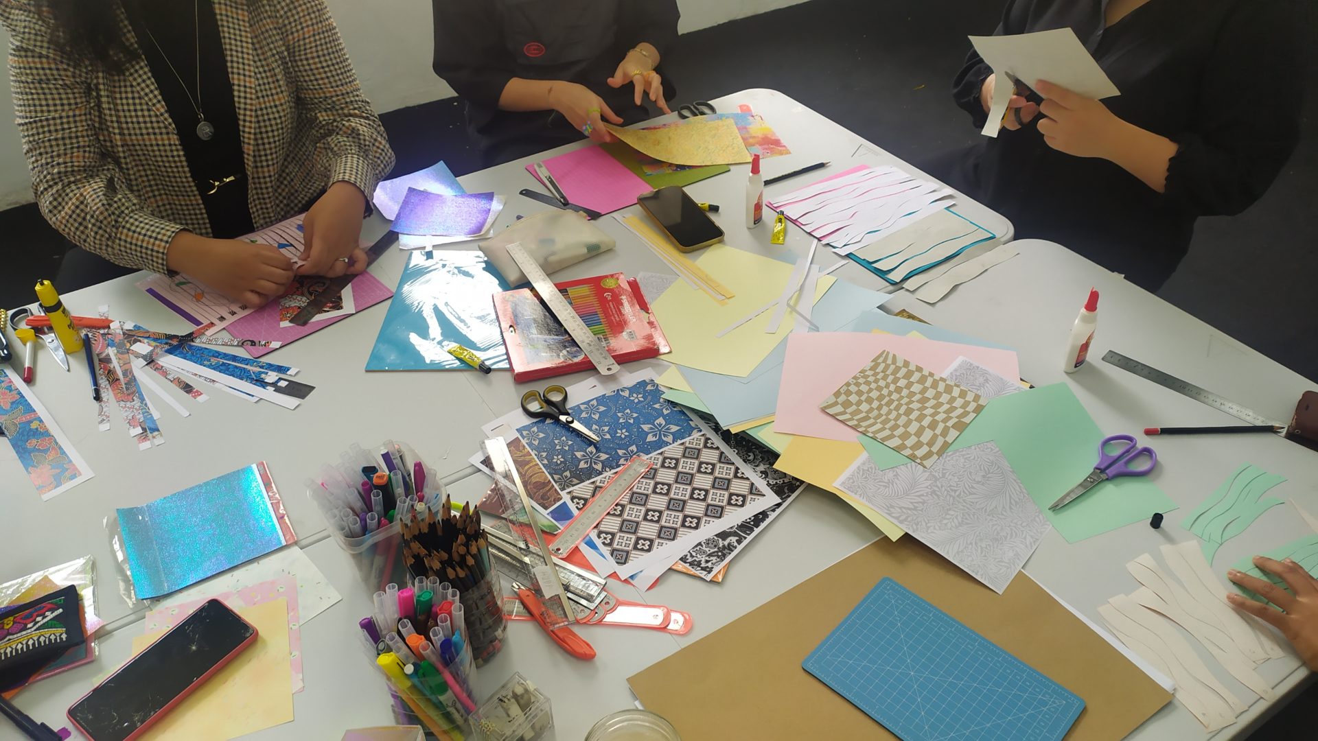 Cikgu Huda, terapi seni dan penemuan diri sendiri - BASKL